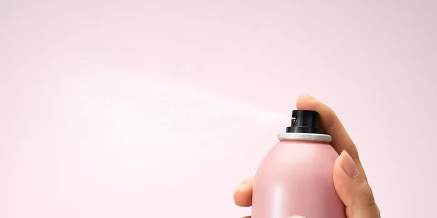 Blow dry spray for a perfect blowout